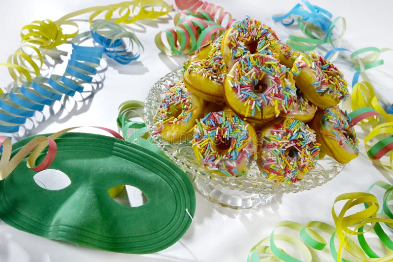 Mini donut di carnevale stock photo. Image of donuts - 166841892