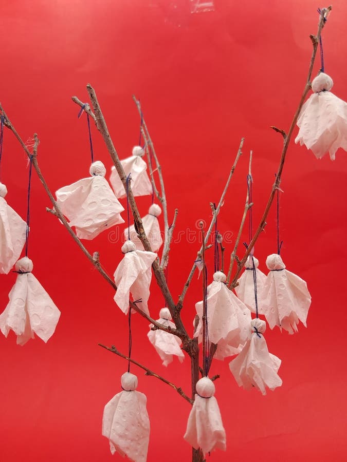 Mini Halloween Homemade Ghosts on a Tree Stock Image - Image of ...