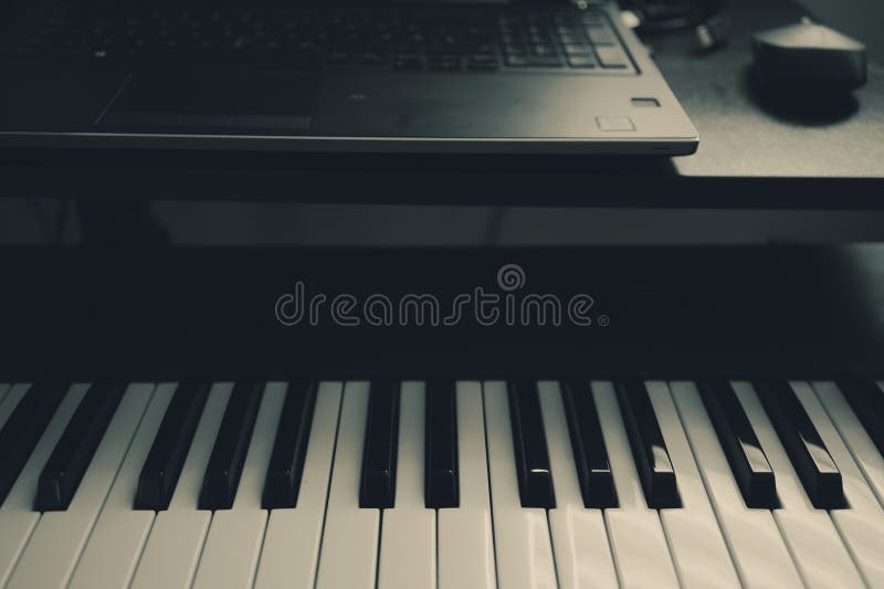 Mini Home Studio Laptop Midi Keyboard Stock Photos - Free & Royalty ...