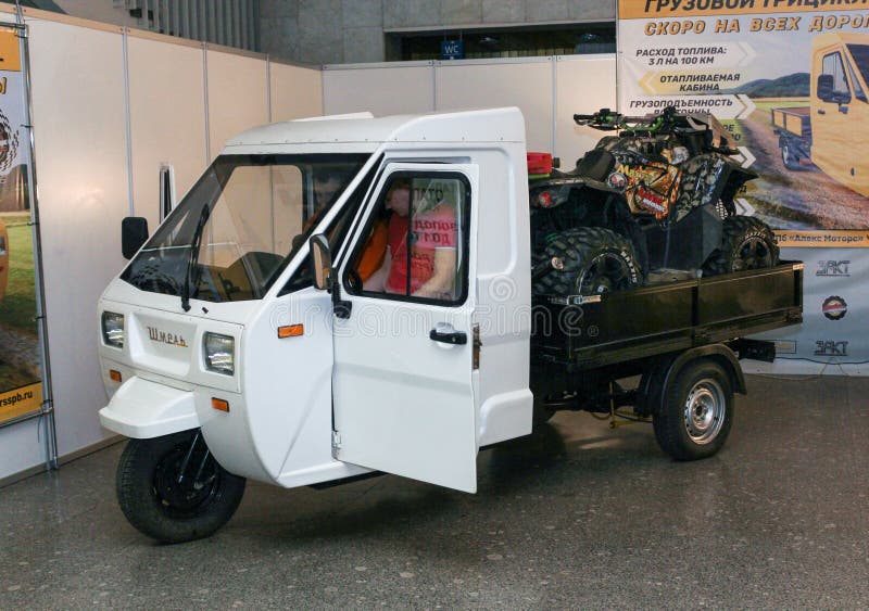 Mini- Lastbil Med ATV I Baksidan Redaktionell Arkivbild - Bild av ...