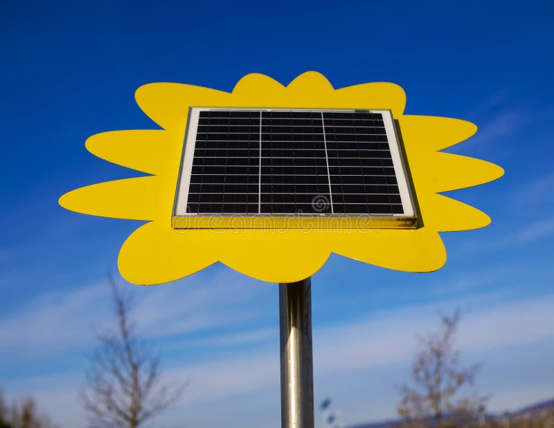 Mini Panel Solar En Forma De Sol Foto de archivo - Imagen de mini ...