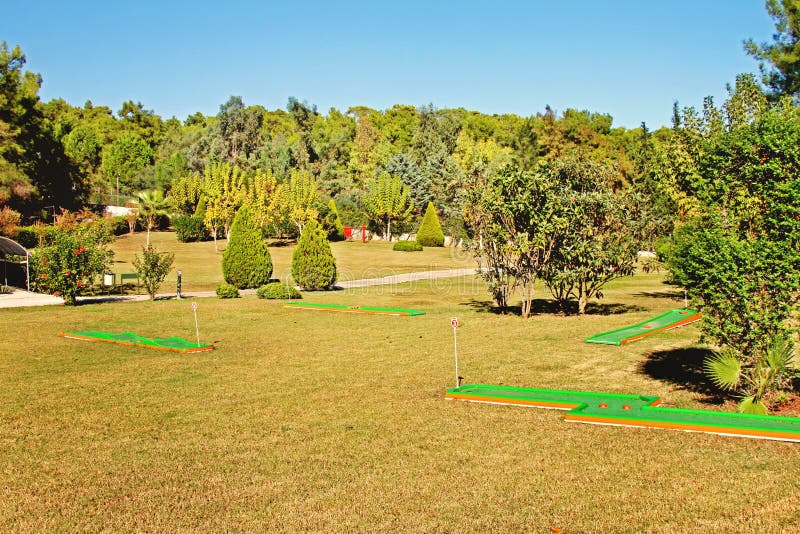 Parque Del Golf En Primavera Imagen de archivo - Imagen de juego, vida ...