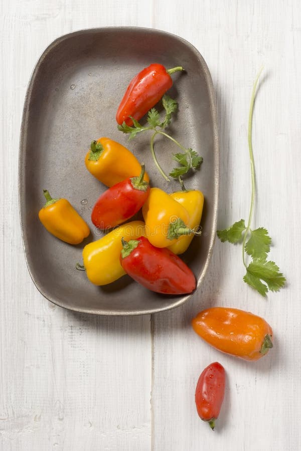 Mini Pimientos Dulces foto de archivo. Imagen de colorido - 32513286