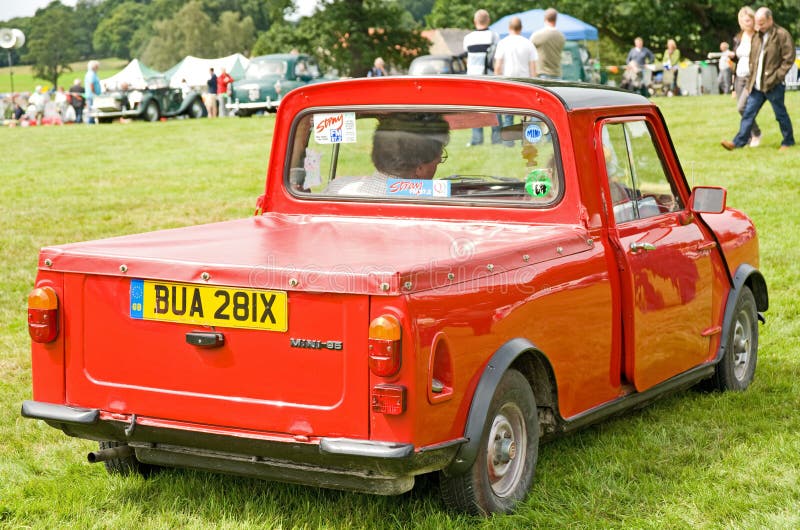 Mini Pickup at Ripley Castle. Editorial Image - Image of judging, ring ...