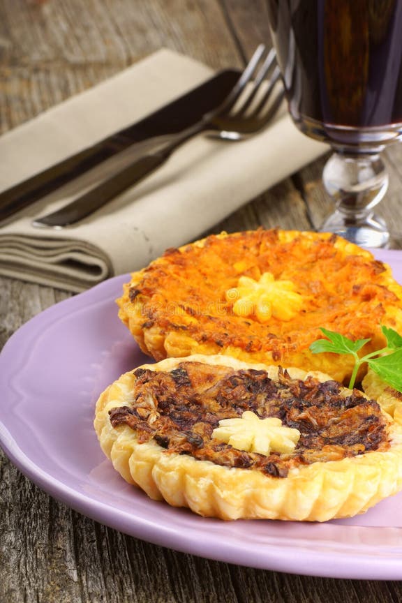 Mini quiche do vegetariano imagem de stock. Imagem de pastelaria - 32340119