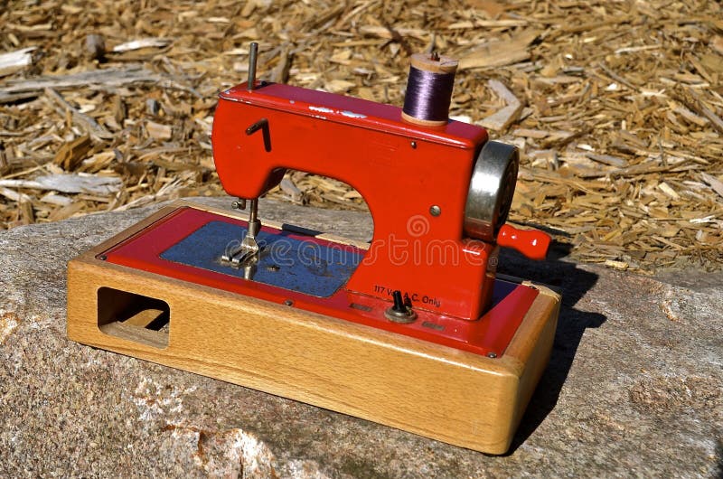 Mini red sewing machine stock image. Image of tiny, drawer - 71564307