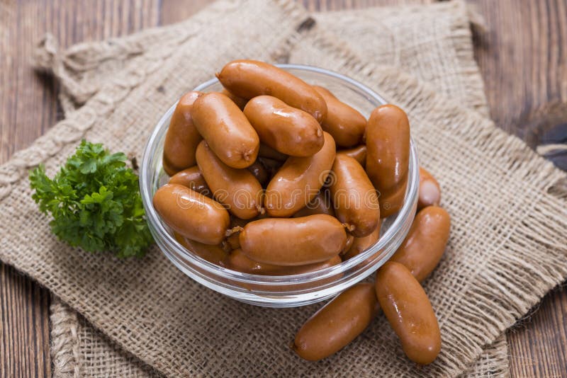Mini saucisses image stock. Image du brun, déjeuner - 106158413