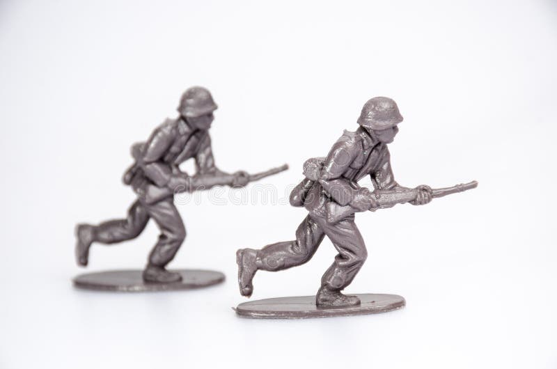 Mini soldatini di plastica fotografia stock. Immagine di isolato - 80175964