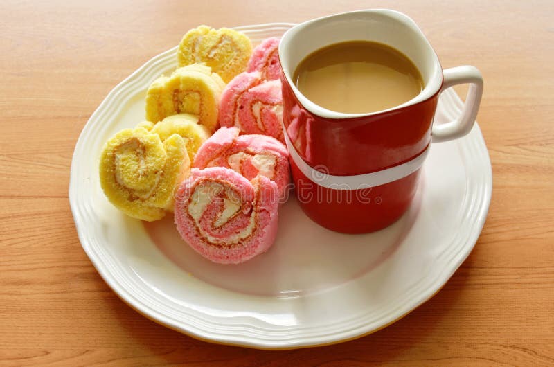 Mini Strawberry and Vanilla Jam Roll Fit for One Piece with Coffee Red ...