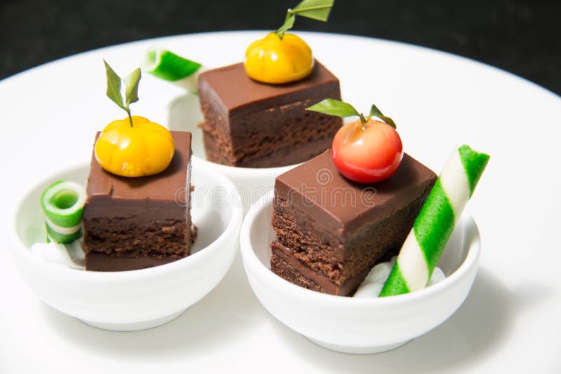 Mini Torta En La Tabla Para La Comida Fría Foto de archivo - Imagen de ...