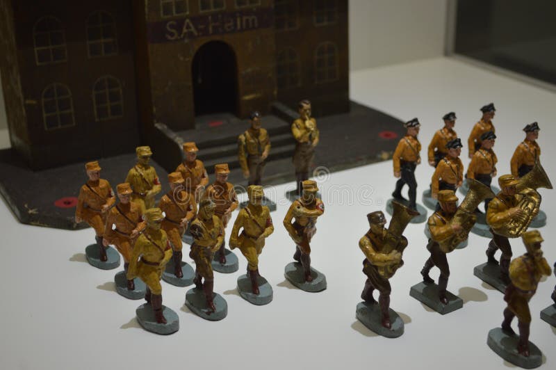 Miniature doll of army stock image. Image of museum, table - 91388973