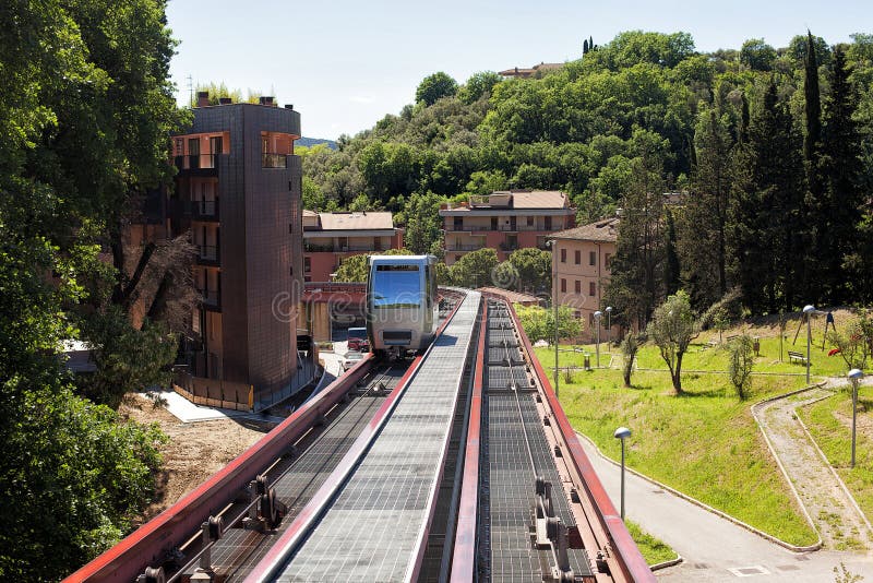 Minimetro-Eisenbahn Perugia Stockfoto - Bild von schiene, italienisch ...