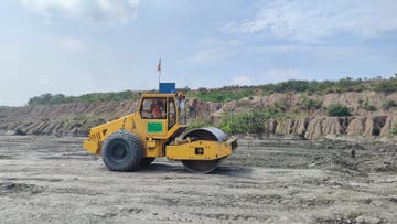 131 Soil Compactor Mining Stock Photos - Free & Royalty-Free Stock ...