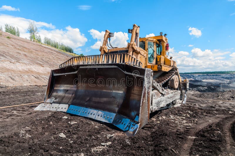 Mining Equipment or Mining Machinery, Bulldozer from Open-pit or Open ...