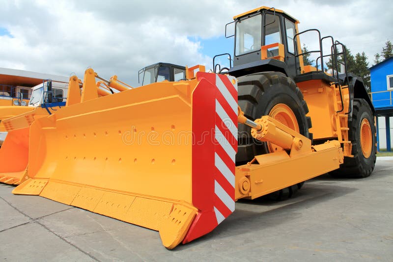 Mining machinery stock image. Image of road, bucket, power - 72907727