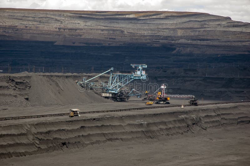Mining, Bucket Wheel Excavator and Loader Stock Photo - Image of earth ...