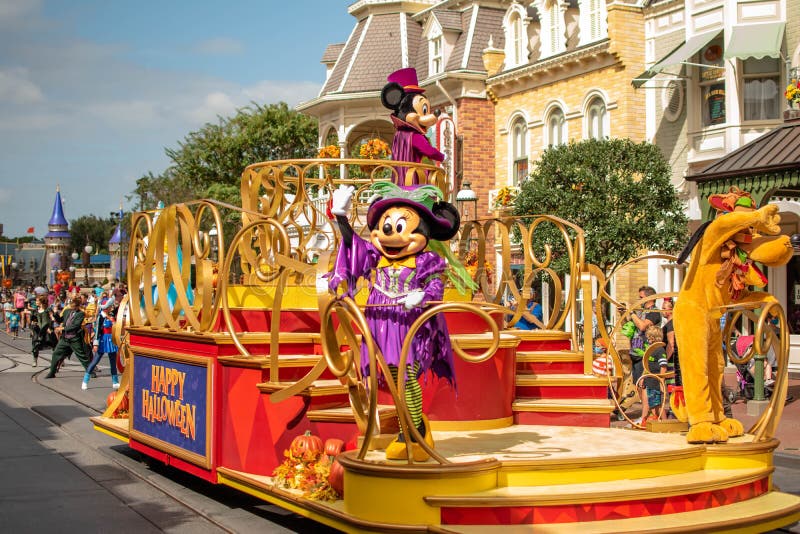 Minnie on Halloween Parade Float at Magic Kingdom 473 Editorial Stock ...