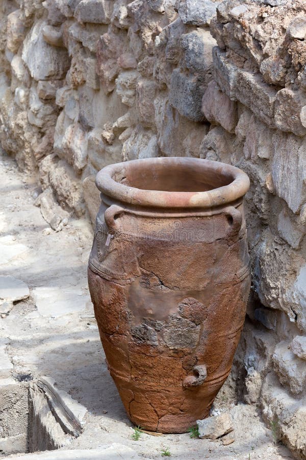 Magazine of Giant Minoan Pithoi in Knossos,Crete Stock Image - Image of ...