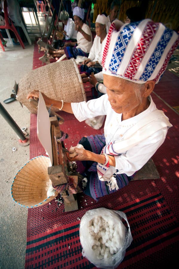 Minority Elder Woman Spinning Cotton. Editorial Image - Image of fabric ...