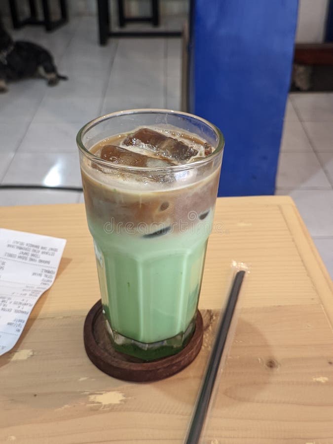 Mint Chocolate Drink in Cafe Stock Image - Image of cafe, liqueur: 380432425