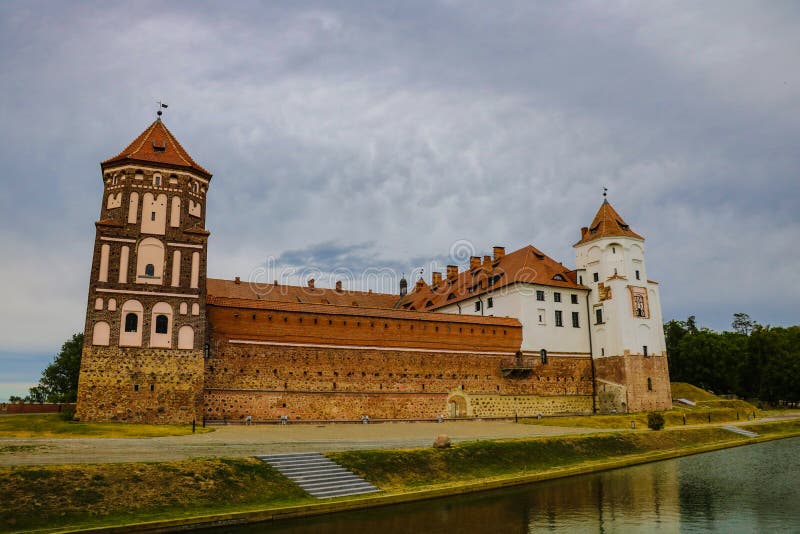 Torre Del Castello Del MIR In Bielorussia Immagine Editoriale ...