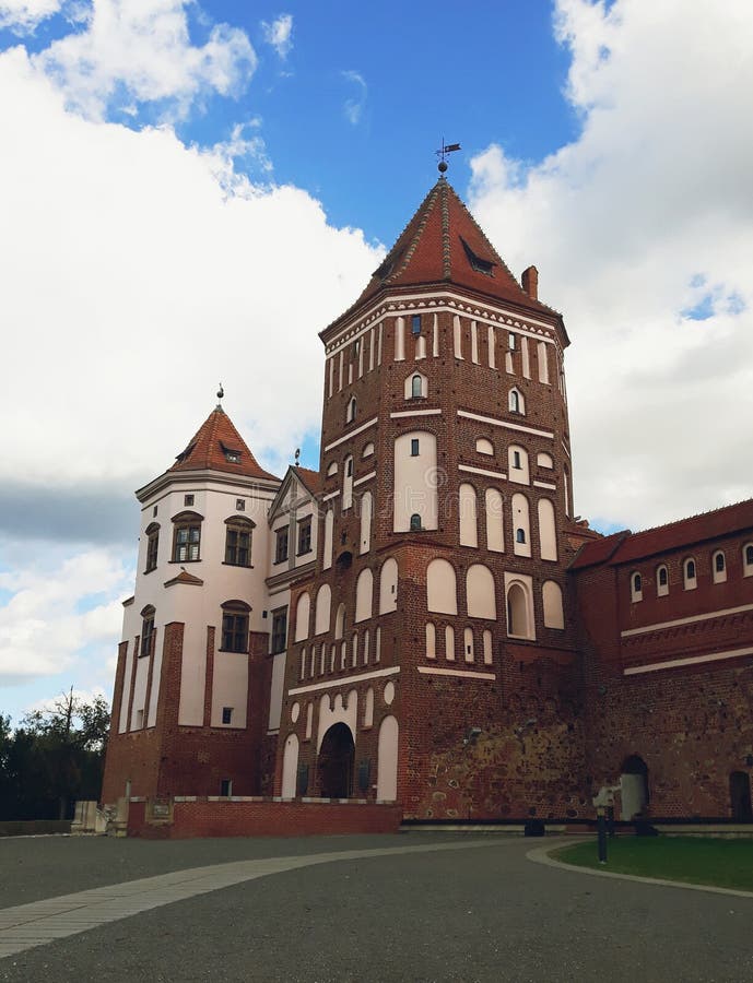 Mir Castle Complex in Belarus Editorial Image - Image of brick, beauty ...