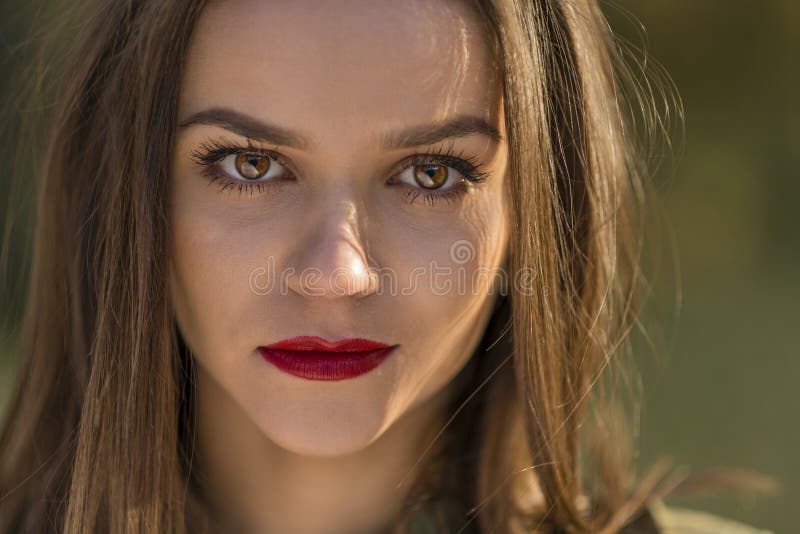 Mirada fría foto de archivo. Imagen de joven, mirada - 64547332