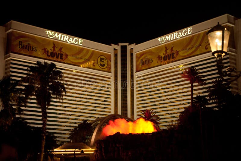 The Mirage Hotel/Casino at Night Editorial Stock Image - Image of ...