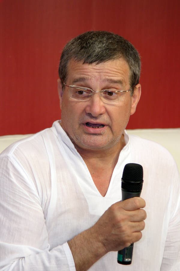 Mircea Dinescu image éditorial. Image du roumain, homme - 22855180