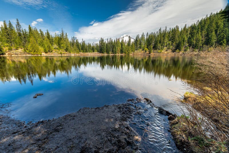 Mirror Lake near Mt. Hood stock image. Image of tour - 382076453