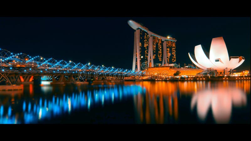 Mirrored Perspective Picture. Image: 95271676