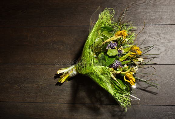 Misjudge gift stock image. Image of exhaust, divorce - 37625423