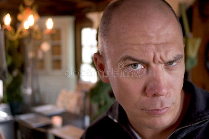 Misstrauisch stockfoto. Bild von angehoben, dekor, ausdruck - 1508296