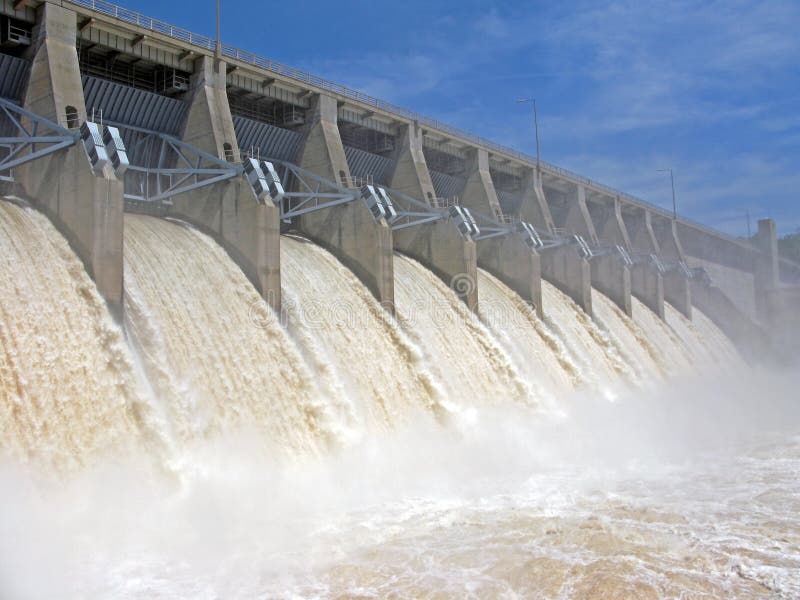 Mist behind the dam stock image. Image of river, water - 5044379