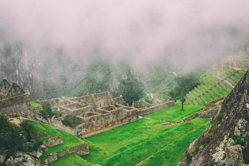 Mist I Machu Picchu Peru Inga Personer Arkivfoto - Bild av anderna ...