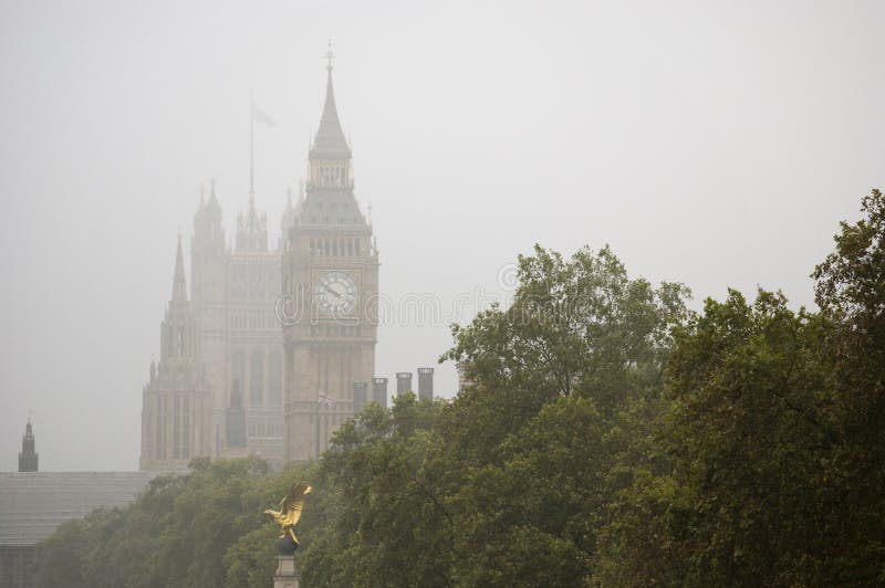 Mist op de Big Ben stock foto. Image of londen, najaar - 16455700