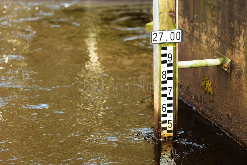 Misurare Del Livello Dell'acqua Fotografia Stock - Immagine di ...