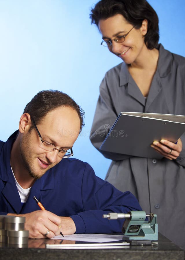 Misure Della Registrazione Dell'assistente Tecnico Con L'assistente ...