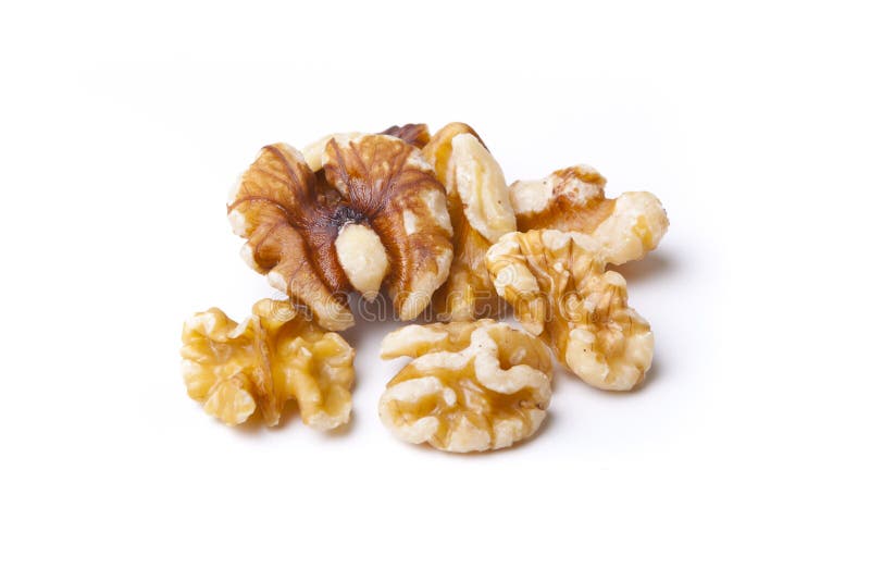Mitades De La Nuez Aisladas En Un Fondo Blanco Foto de archivo - Imagen ...