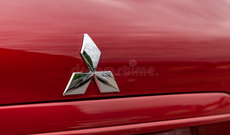 Mitsubishi-Logo redaktionelles foto. Bild von fahrzeug - 225879466