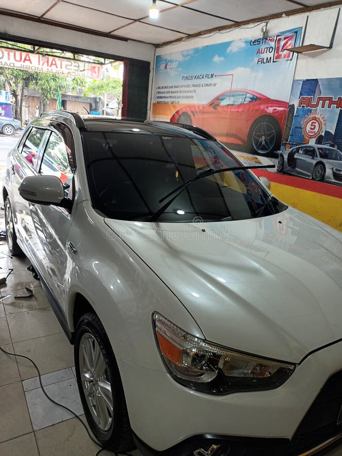 Mitsubishi outlander editorial stock image. Image of front - 261835524