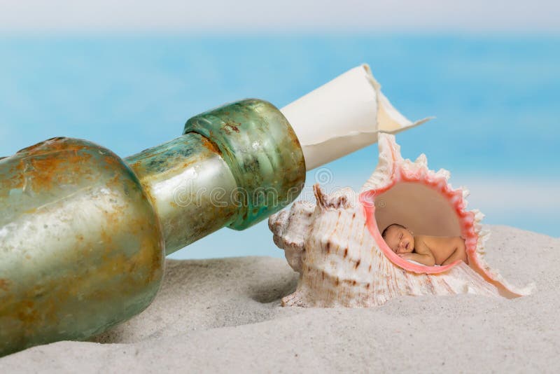 Baby in einer Muschel stockbild. Bild von kind, schätzchen - 54717101