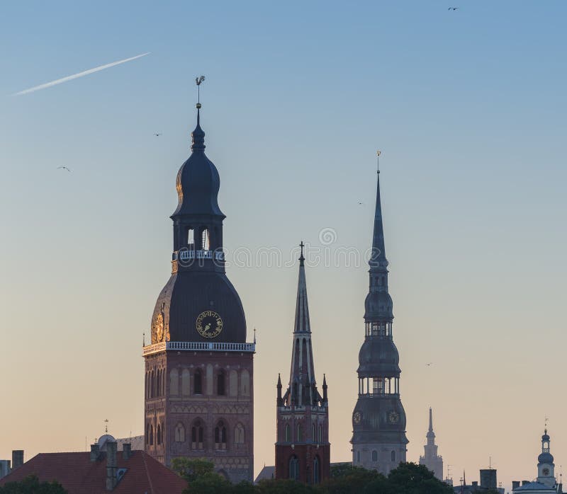 Mittelalterliche Kirchen in Altem Riga, Lettland, Europa Stockfoto ...