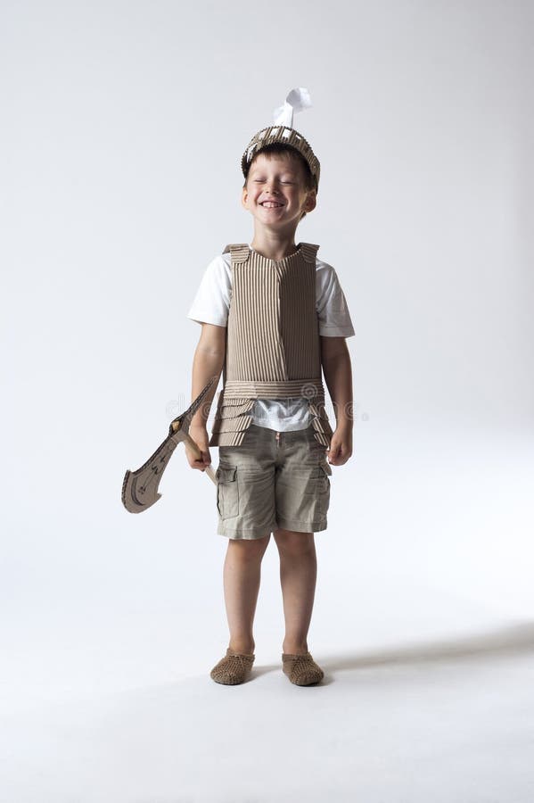 Mittelalterliches Ritterkind Stockfoto - Bild von gewölbt, sturzhelm ...