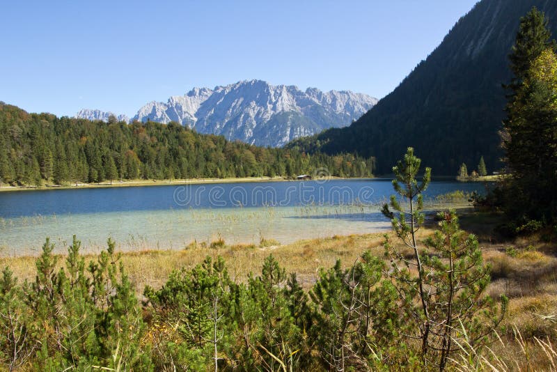 Mittenwald See Ferchen stockfoto. Bild von besichtigung - 46086880