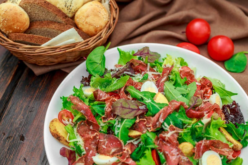 Mix Salad, Miniature Quail Eggs and Original Honey-mustard Dressing ...