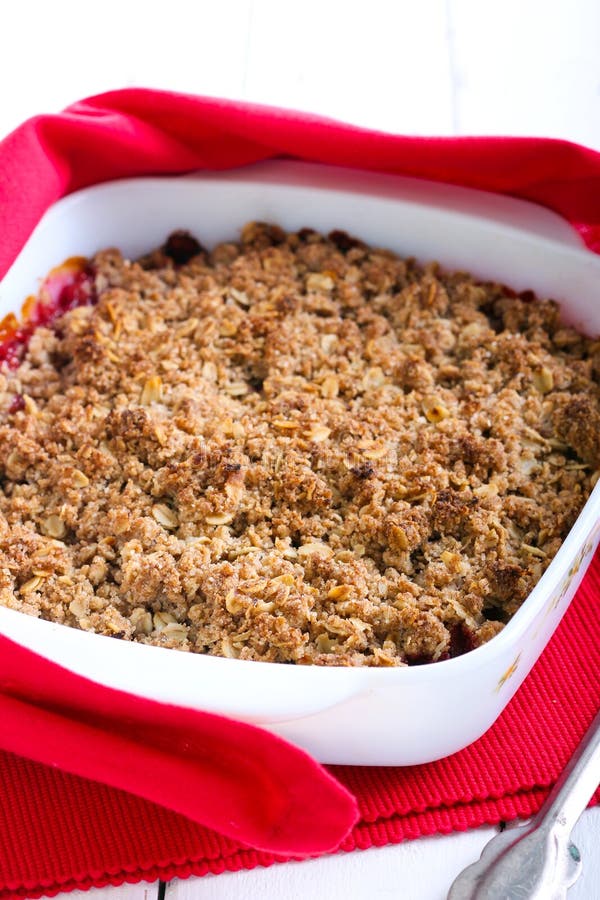 Mixed fruit crumble cake stock image. Image of wholewheat - 57095835