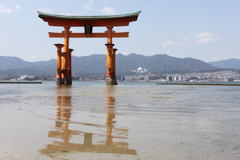 Miyajima Great Torii editorial stock image. Image of sacred - 53966374