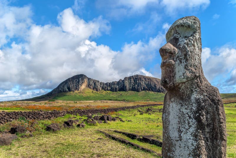 Moai en Ahu Tongariki imagen de archivo. Imagen de asombroso - 38607899