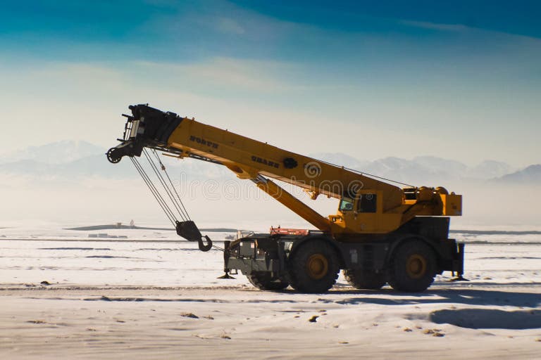 Mobile Crane in winter editorial stock image. Image of hook - 23185204